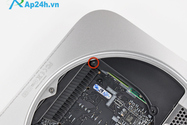 Thay nắp động cơ Mac Mini Mid 2011